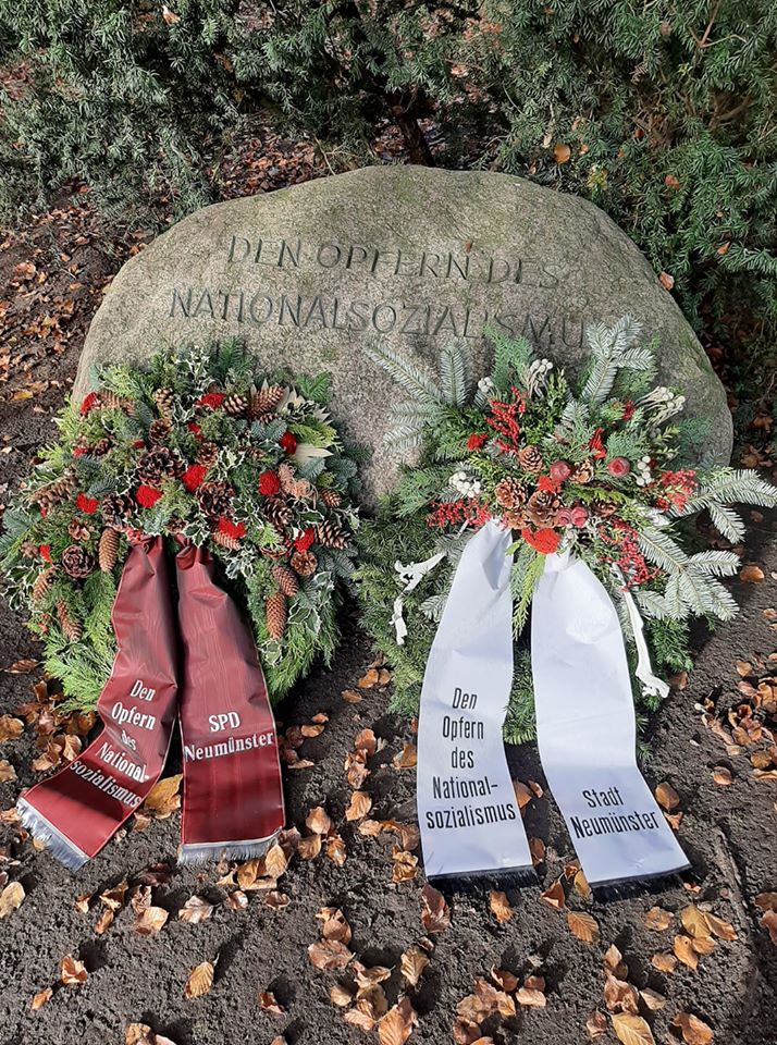 Gedenken und Kranzniederlegung am Volkstrauertag › SPD Neumünster