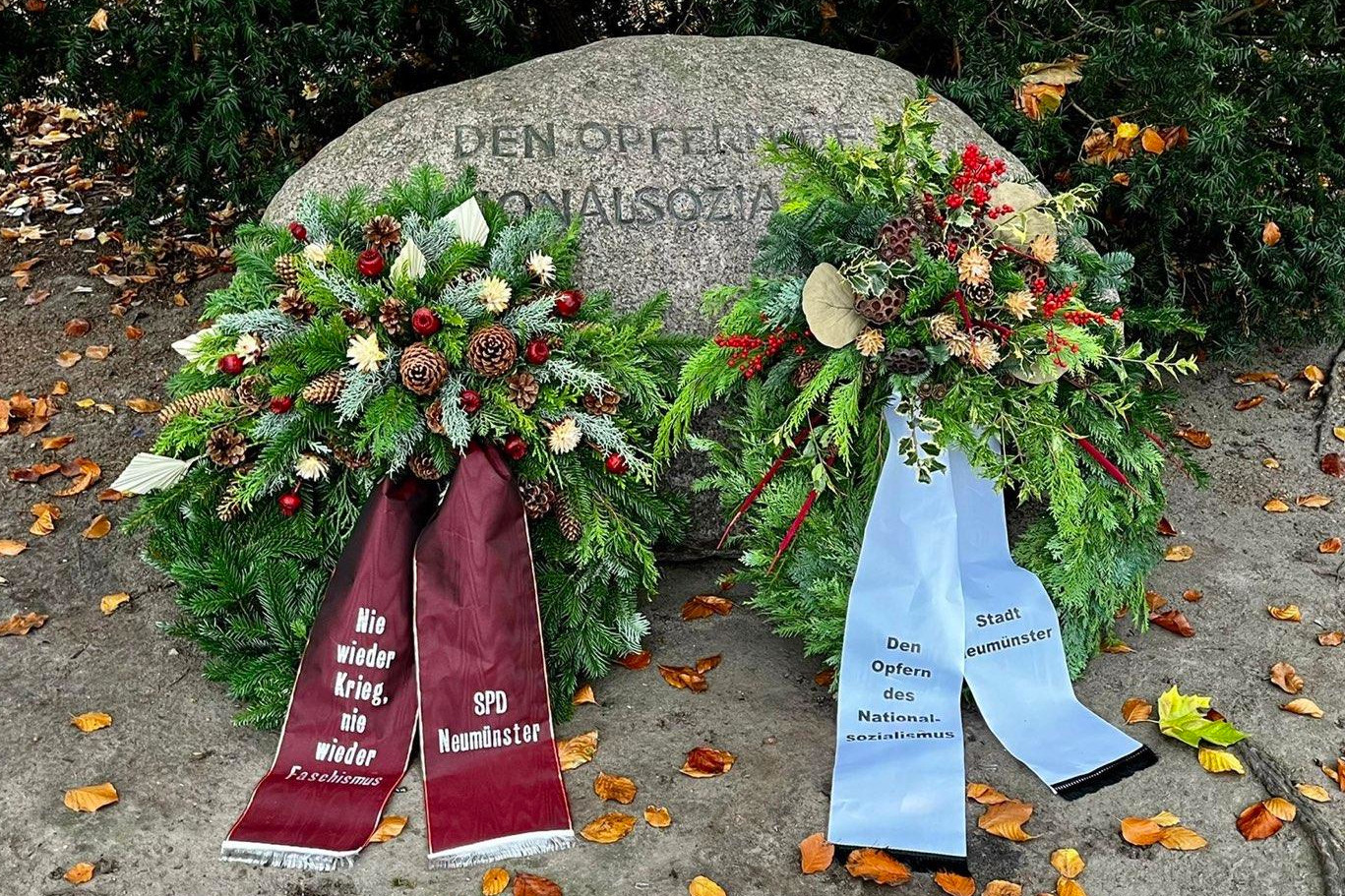 Gedenken und Kranzniederlegung am Volkstrauertag › SPD Neumünster